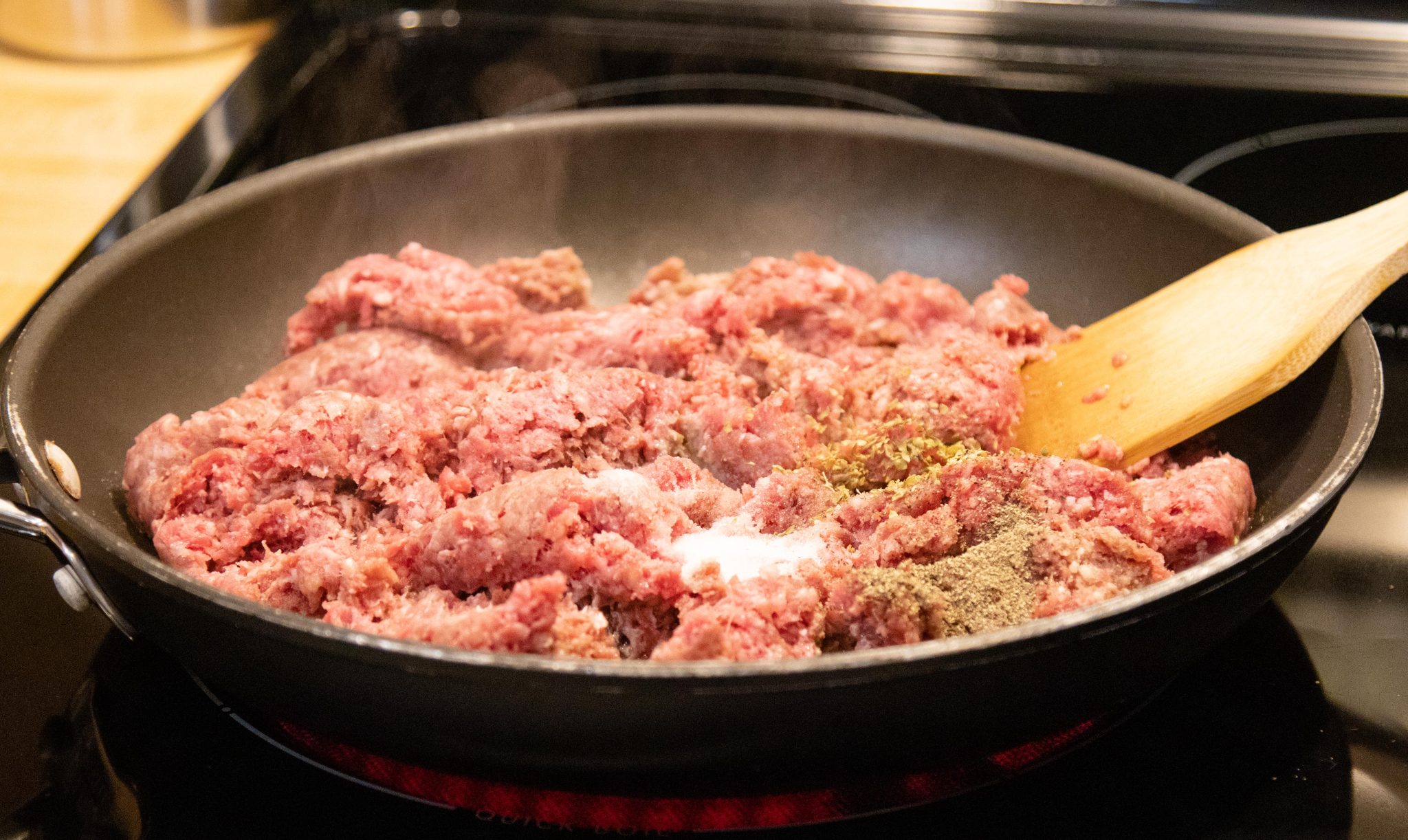 Easy Ground Beef Pepperoni Pizza Casserole Recipe - Small Town Scratch