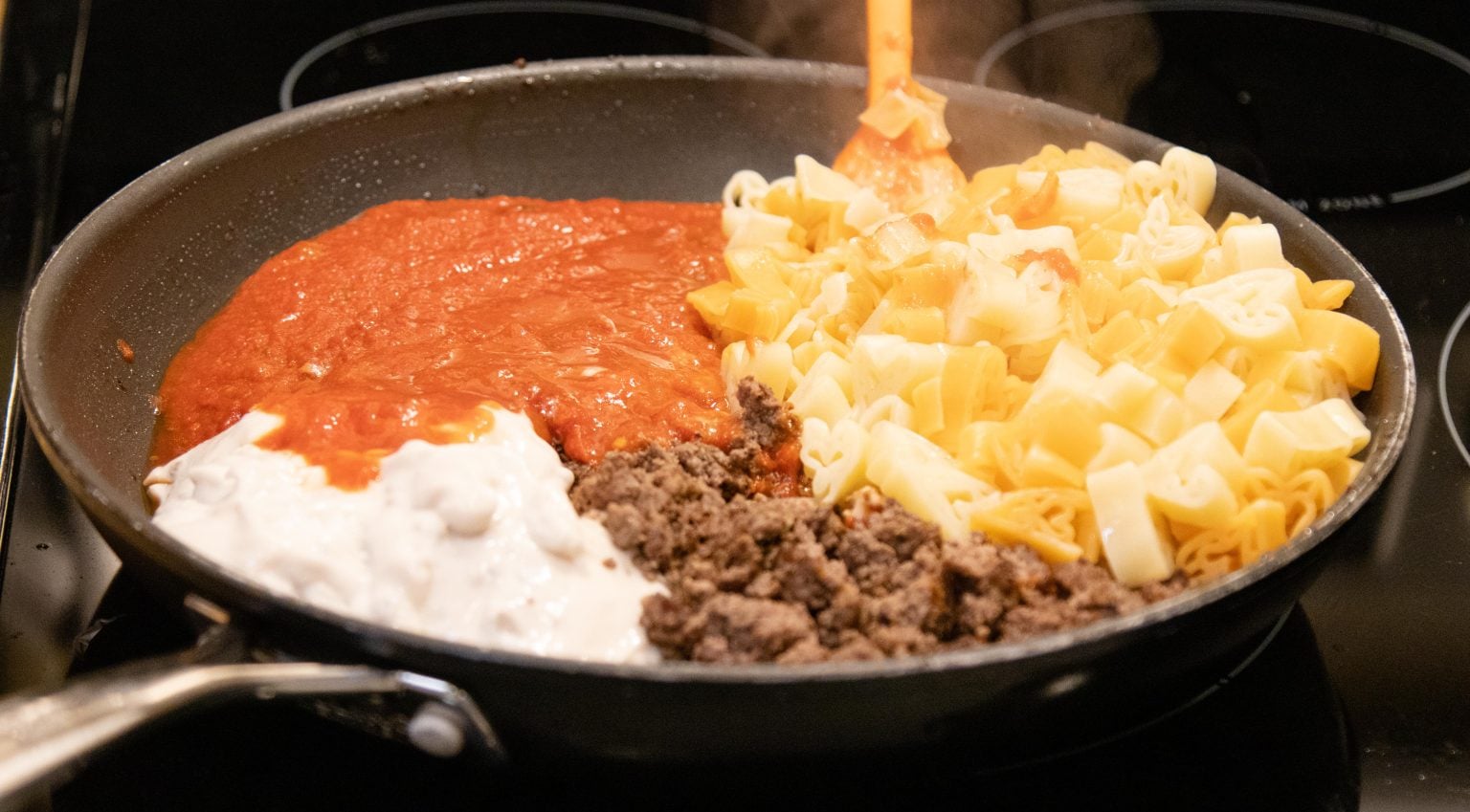 Easy Ground Beef Pepperoni Pizza Casserole Recipe - Small Town Scratch
