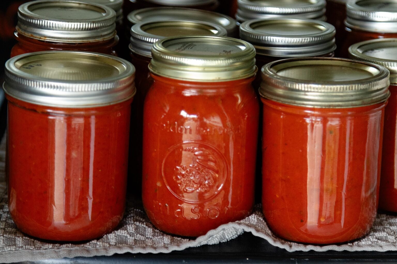 Canning Homemade Pizza Sauce (Copycat Pizza Hut Recipe) - Small Town ...